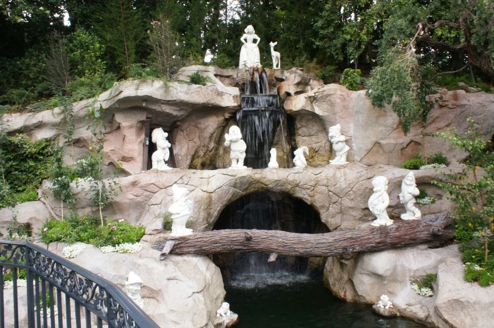Snow White Grotto | Disney Wiki | Fandom