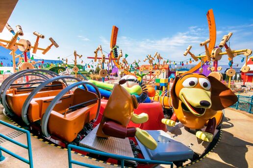 Slinky Dog Zigzag Spin | Disney Wiki | Fandom