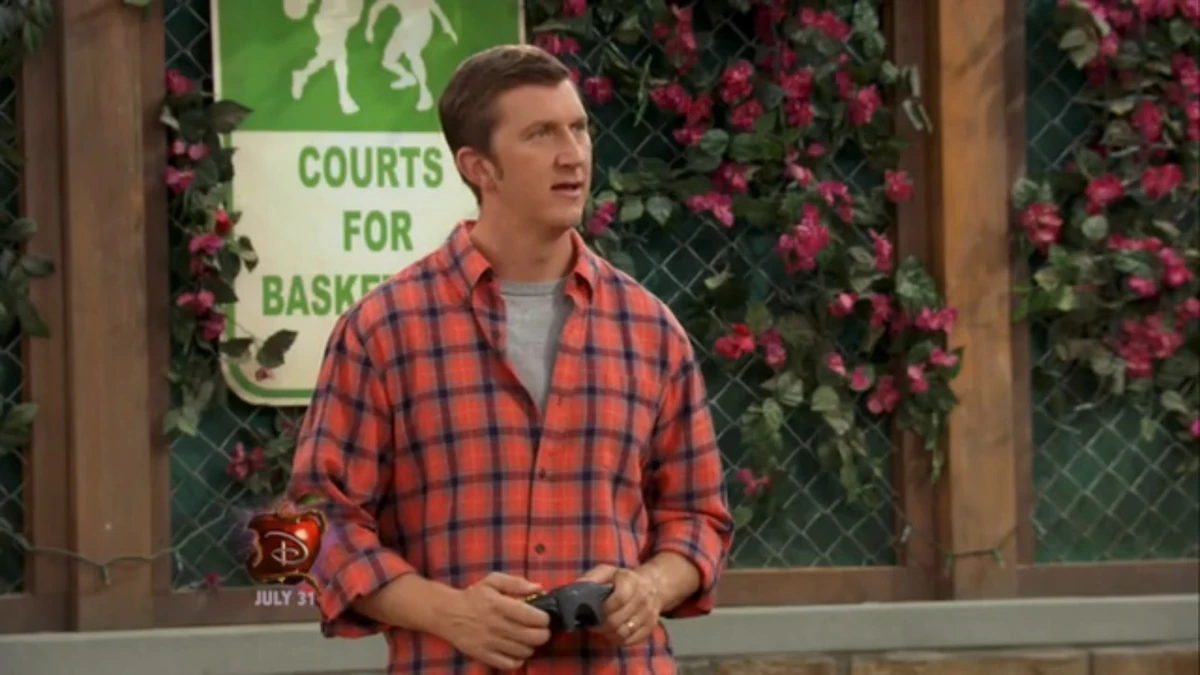 Dean Wallace | Disney Wiki | Fandom