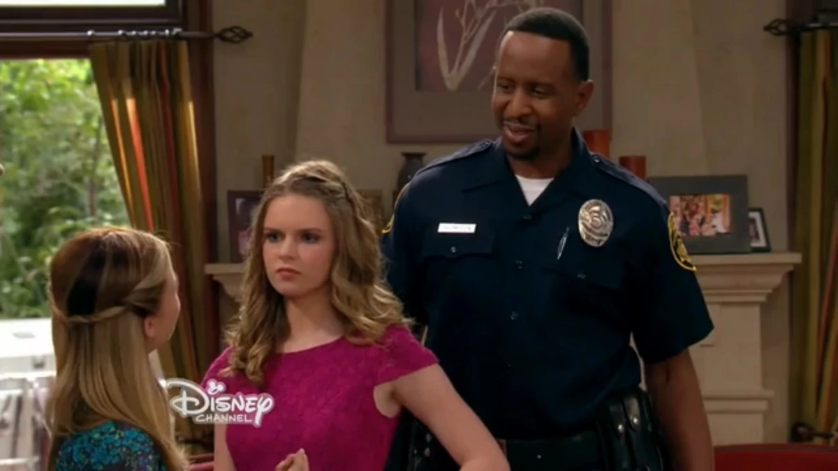 Officer Thompson | Disney Wiki | Fandom