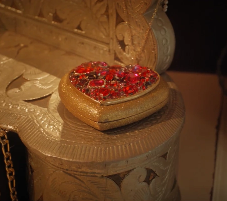 Looking Glass | Disney Wiki | Fandom