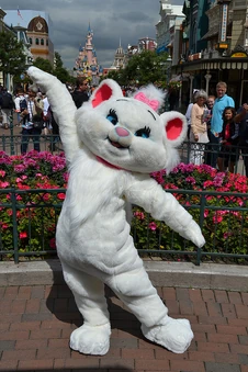 Marie, Toulouse, and Berlioz Costumes Through the Years | Disney Wiki ...