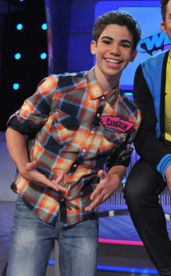 Cameron Boyce En Zijn Vader In Disney World