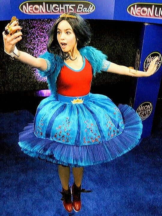 Evie | Disney Wiki Tiếng Việt | Fandom