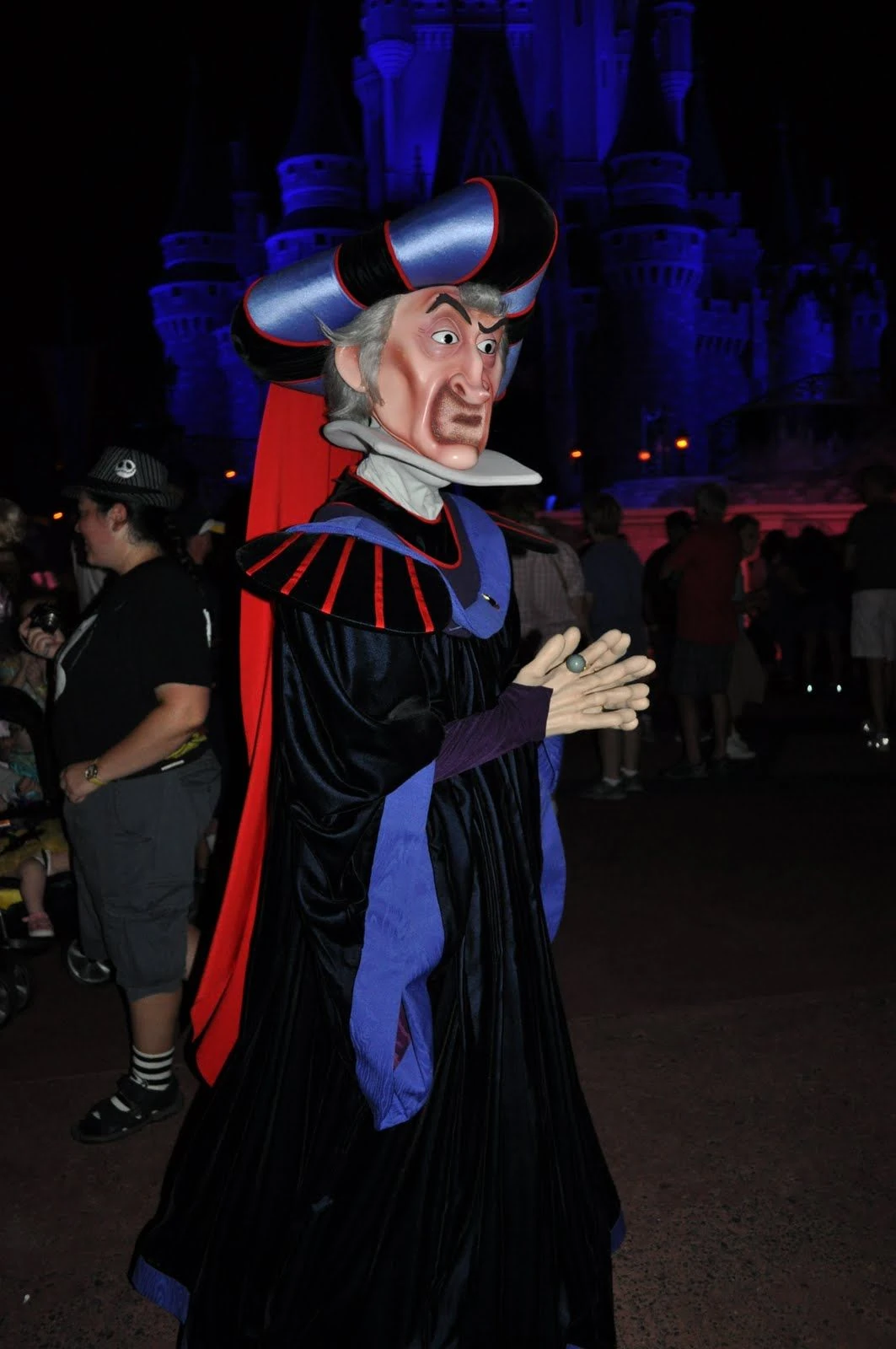 Judge Claude Frollo | Disney Parks Wiki | Fandom
