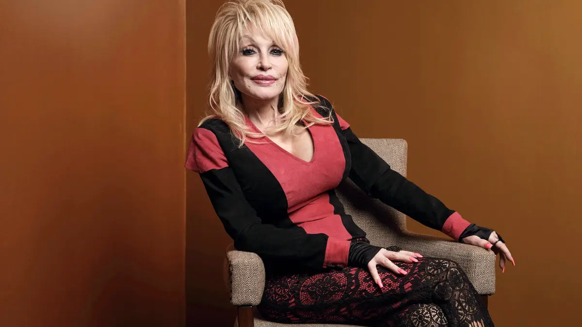 Dolly Parton | DisneyPlus Wiki | Fandom