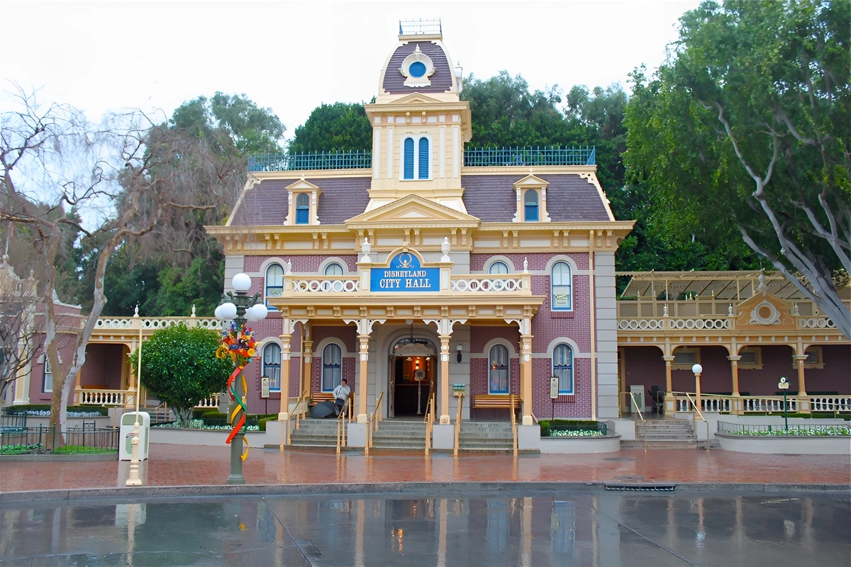 Disneyland City Hall | Disney y Pixar | Fandom