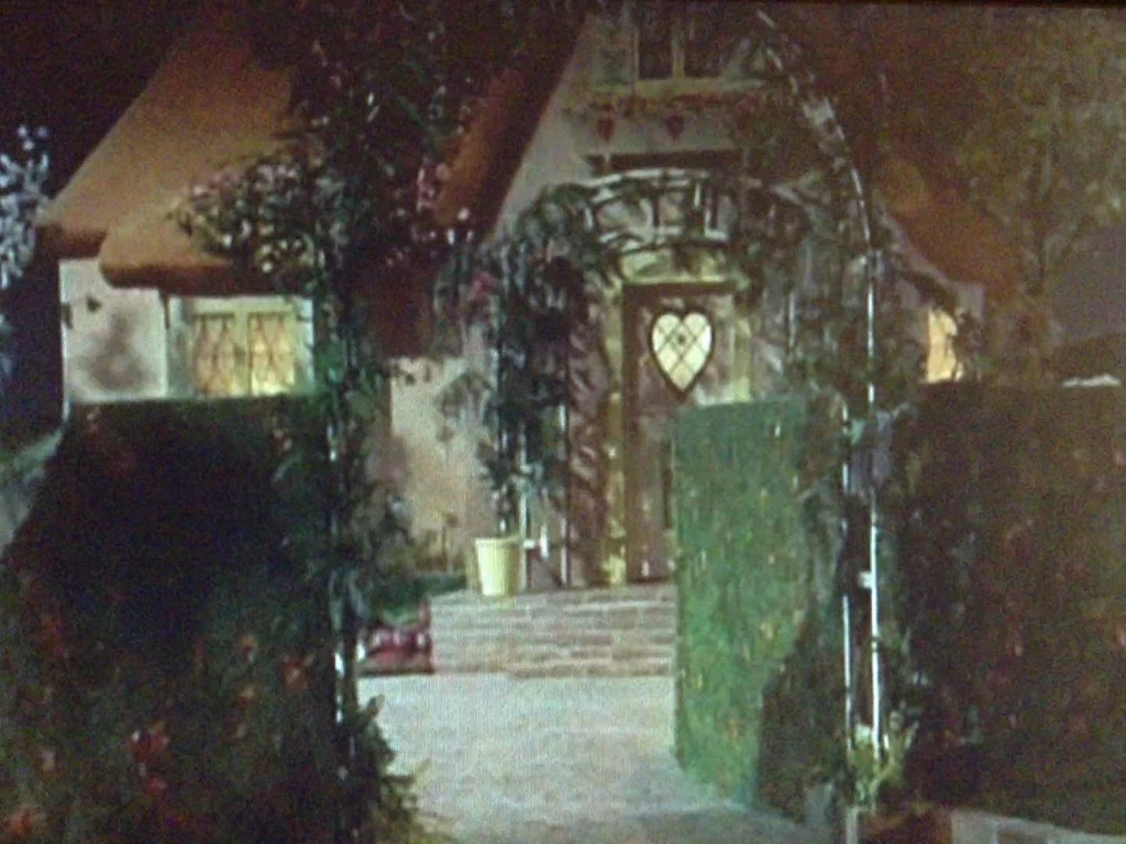 Mary, Mary Quite Contrary | Disney y Pixar | Fandom