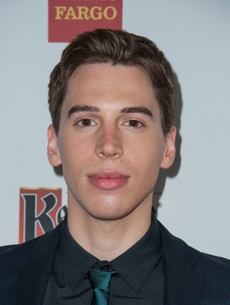 Jordan Gavaris | Doblaje Wiki | Fandom