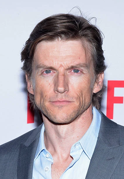 Gideon Emery | Doblaje Wiki | Fandom
