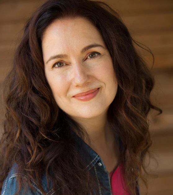 Julianne Buescher | Doblaje Wiki | Fandom