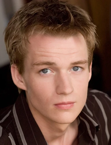 Mason Gamble | Doblaje Wiki | Fandom
