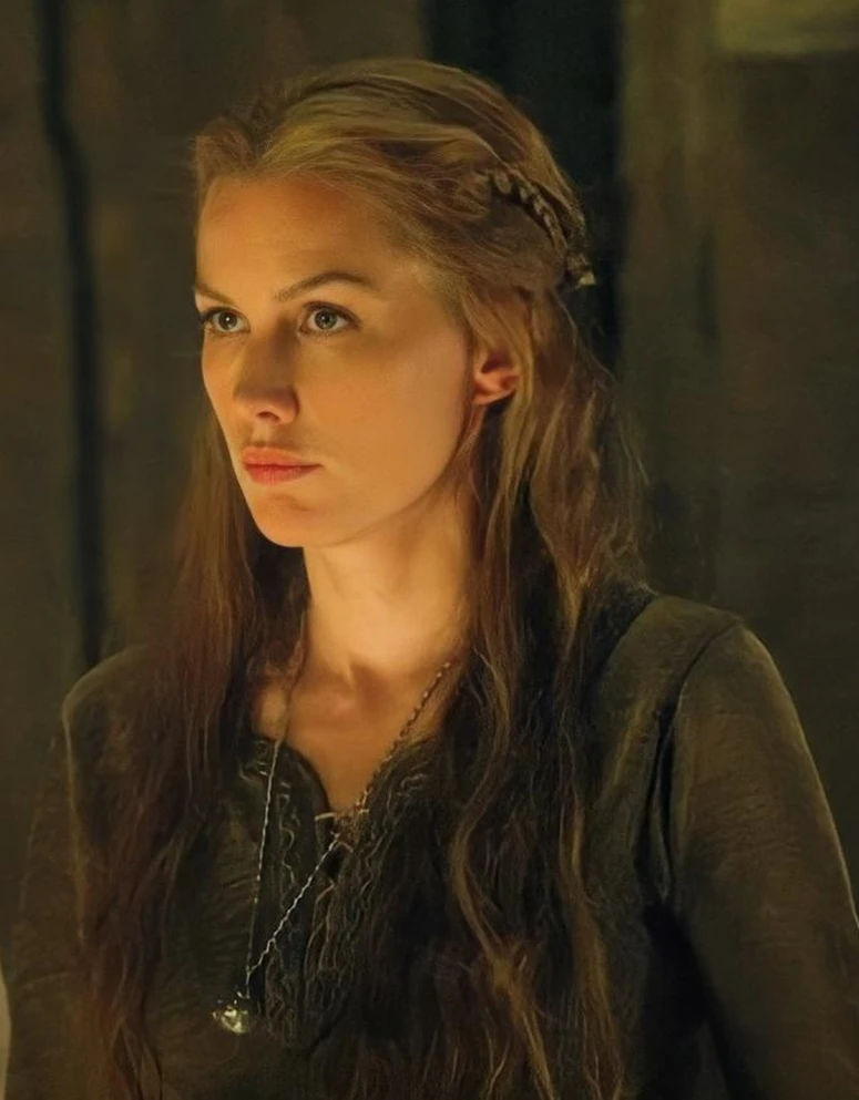 Esther Mikaelson | Doblaje Wiki | Fandom