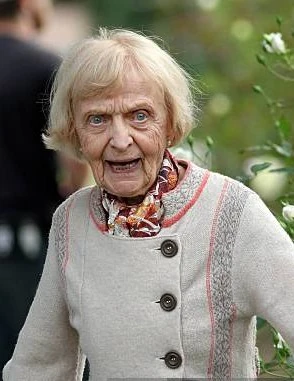 Ellen Albertini Dow | Doblaje Wiki | Fandom