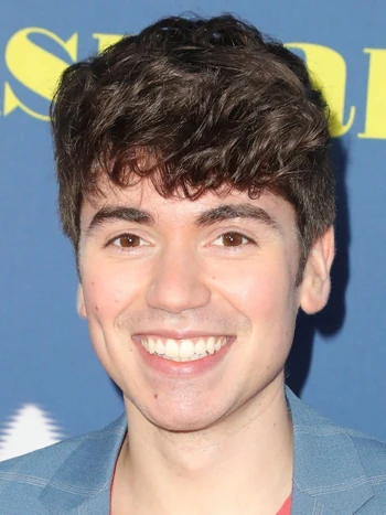 Noah Galvin | Doblaje Wiki | Fandom