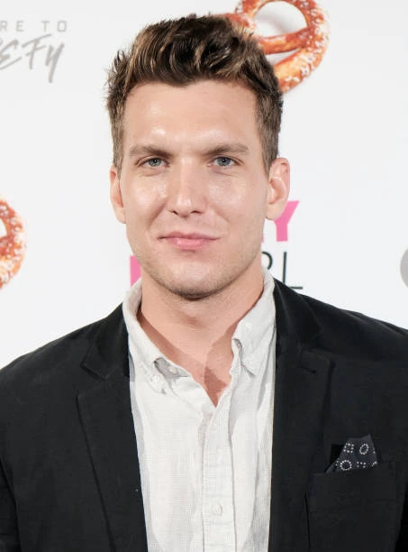 Scott Michael Foster | Doblaje Wiki | Fandom