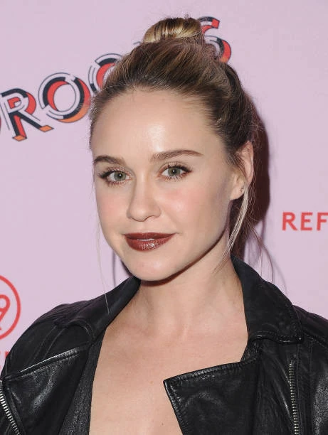 Becca Tobin | Doblaje Wiki | Fandom