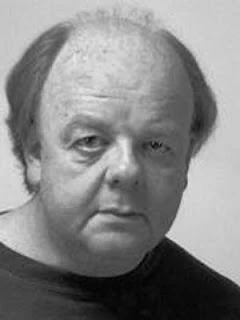 Roger Ashton-Griffiths | Doblaje Wiki | Fandom