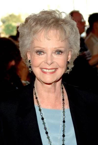 June Lockhart | Doblaje Wiki | Fandom