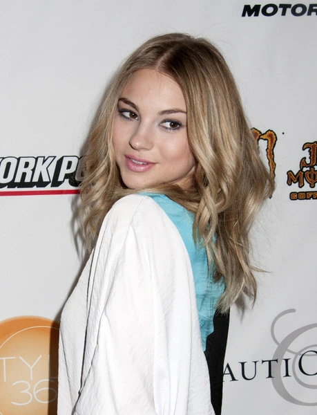 Allie Gonino | Doblaje Wiki | Fandom