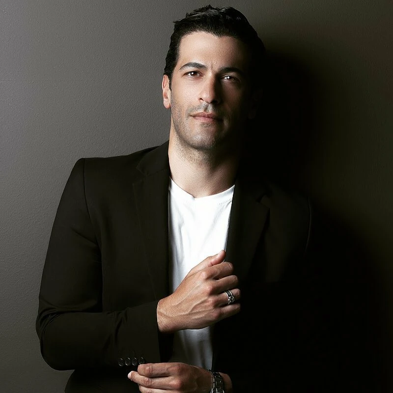 Simon Kassianides | Doblaje Wiki | Fandom