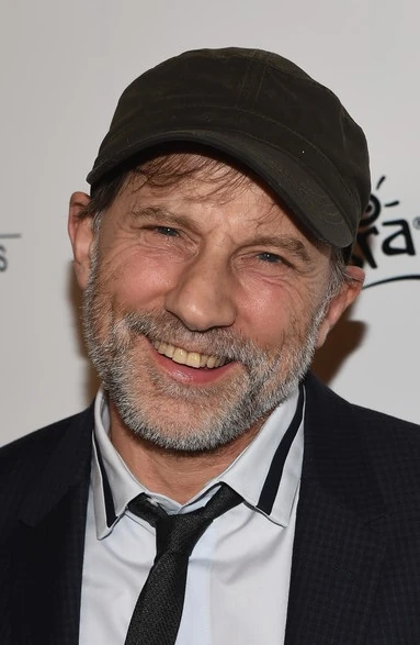 Simon McBurney | Doblaje Wiki | Fandom
