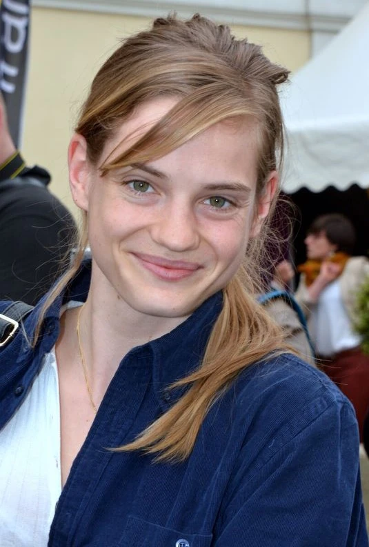 Noémie Schmidt | Doblaje Wiki | Fandom