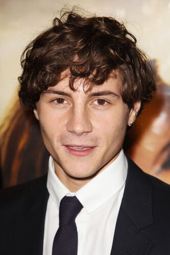 Augustus Prew | Doblaje Wiki | Fandom