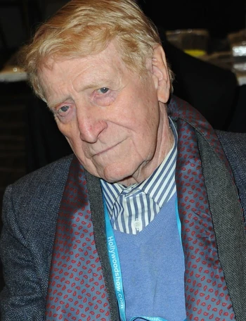 Clive Revill | Doblaje Wiki | Fandom