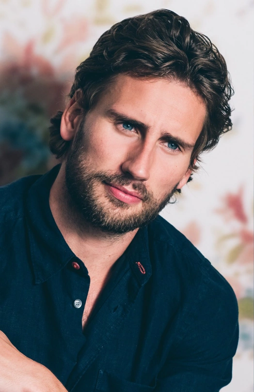 Edward Holcroft | Doblaje Wiki | Fandom