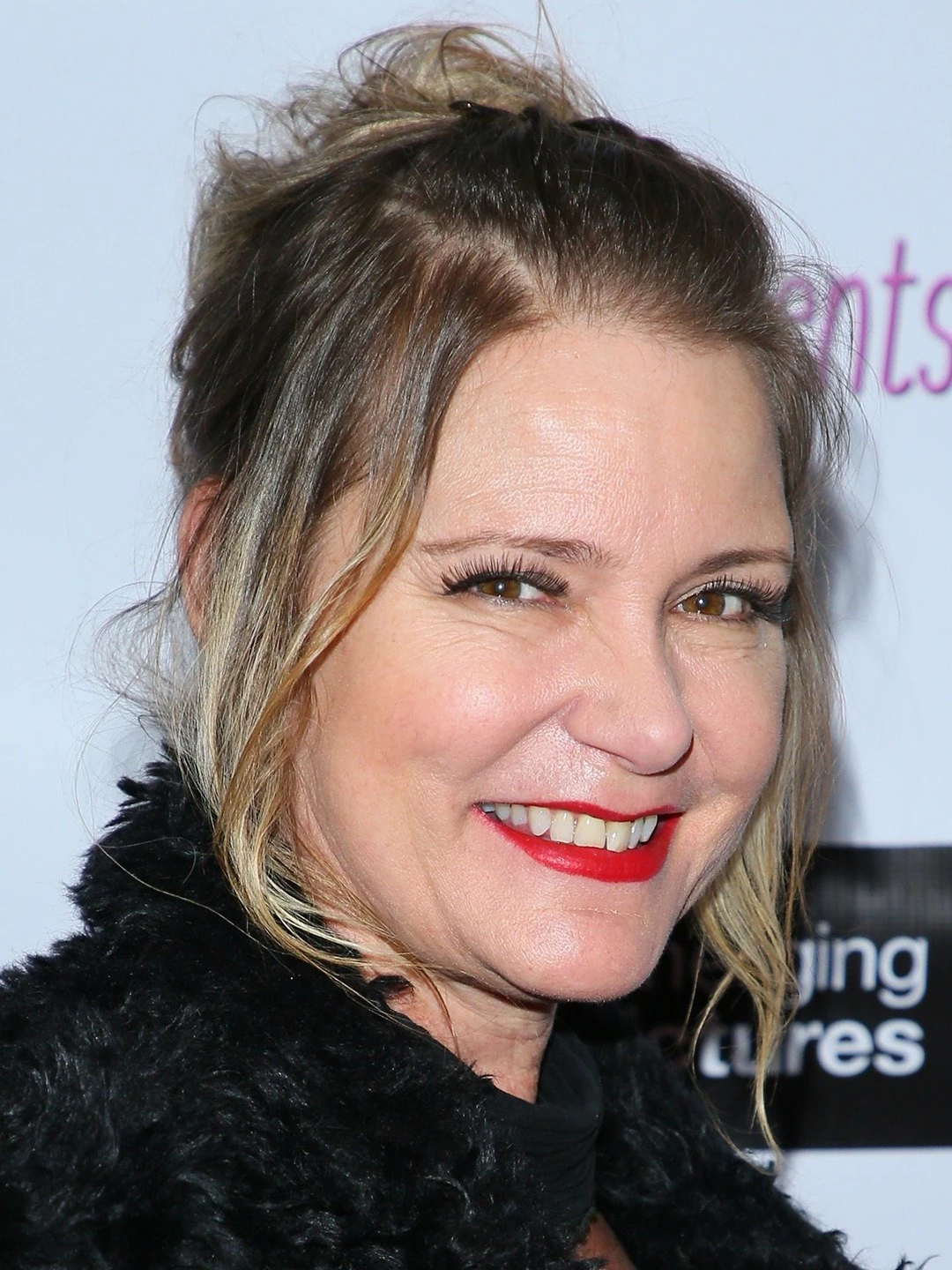 Dedee Pfeiffer | Doblaje Wiki | Fandom