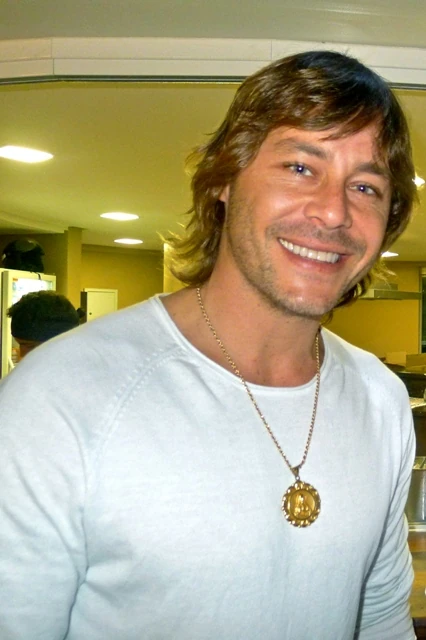 Théo Becker | Doblaje Wiki | Fandom