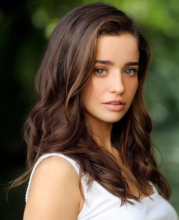 Holly Earl | Doblaje Wiki | Fandom