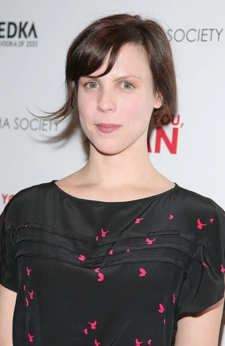 Sarah Burns | Doblaje Wiki | Fandom