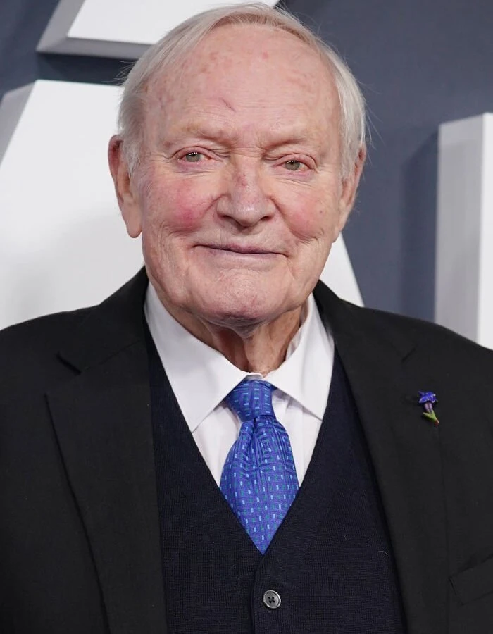 Julian Glover | Doblaje Wiki | Fandom