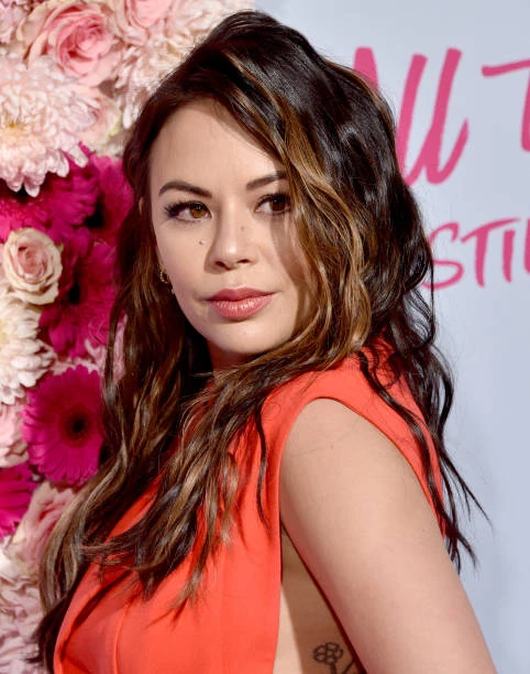 Janel Parrish | Doblaje Wiki | Fandom