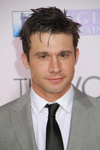 Dillon Casey | Doblaje Wiki | Fandom