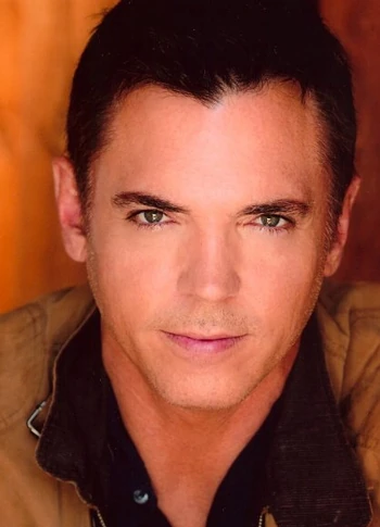 Nicholas Lea | Doblaje Wiki | Fandom