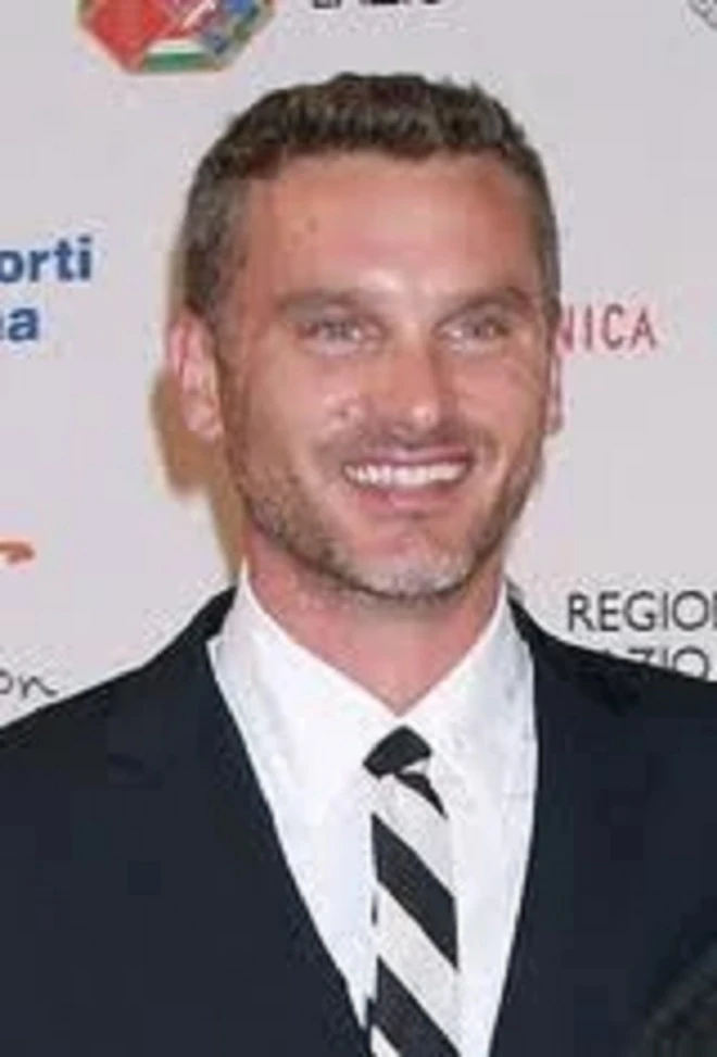 Chris William Martin | Doblaje Wiki | Fandom