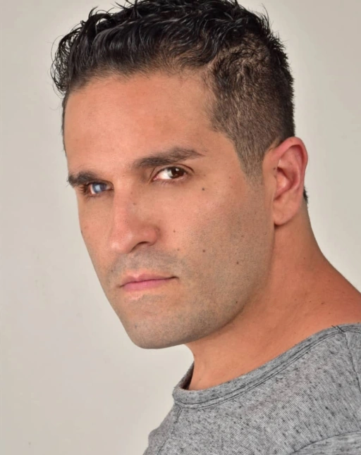 Derek Lucken | Doblaje Wiki | Fandom