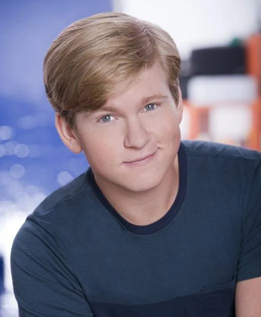 Doug Brochu | Doblaje Wiki | Fandom