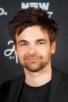 Drew Tarver | Doblaje Wiki | Fandom