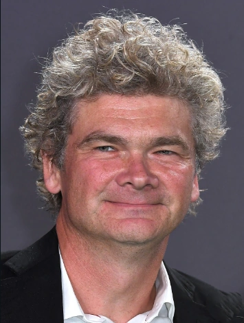 Simon Farnaby | Doblaje Wiki | Fandom