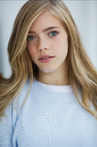 Elle McKinnon | Doblaje Wiki | Fandom