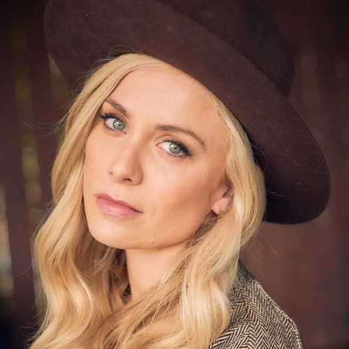 Alex McKenna | Doblaje Wiki | Fandom