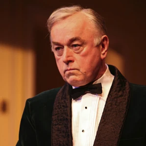 Peter Egan | Doblaje Wiki | Fandom