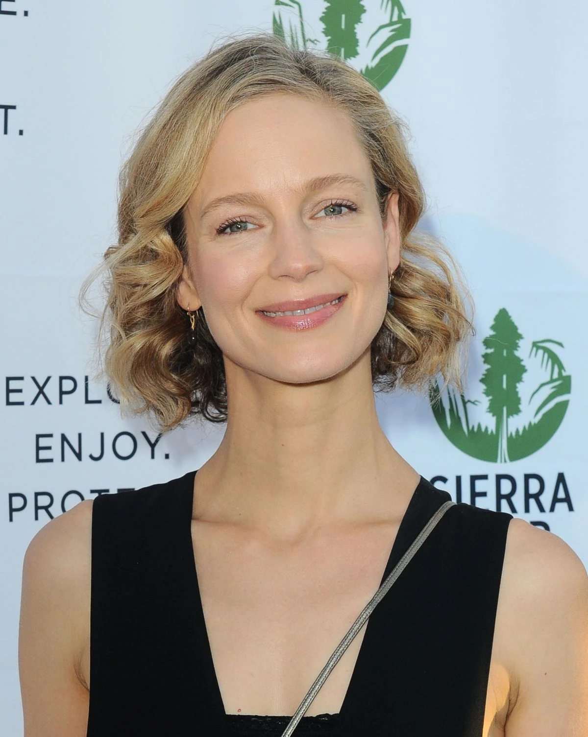 Laura Regan | Doblaje Wiki | Fandom