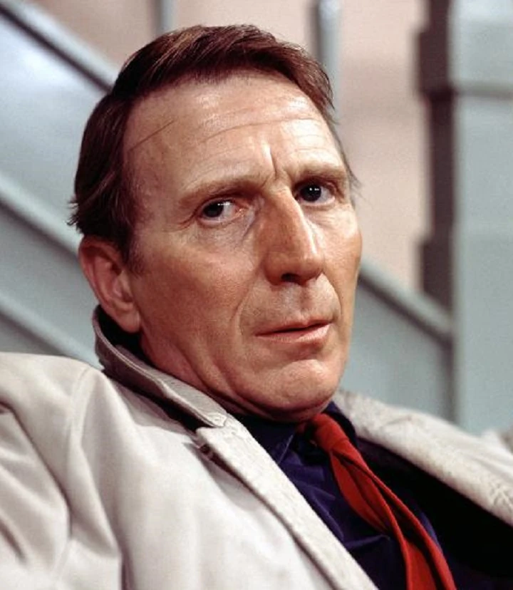 Alfred Burke | Doblaje Wiki | Fandom