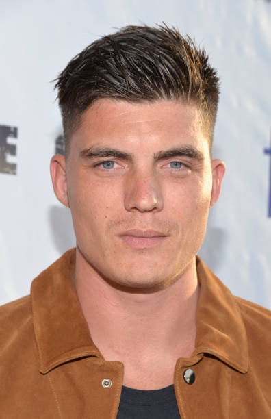 Zane Holtz Doblaje Wiki Fandom