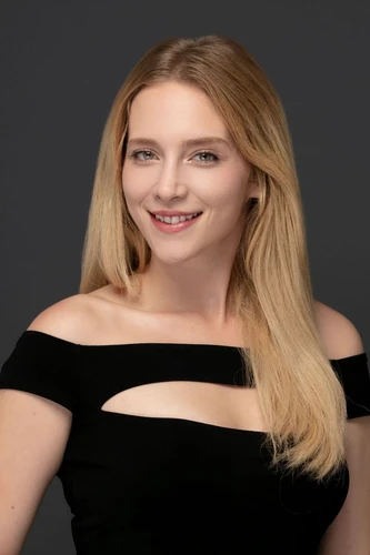 Hayal Köseoğlu | Doblaje Wiki | Fandom